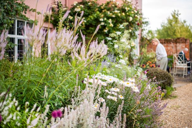 The story of Helmingham Hall, in Suffolk and other gardens – The Flora ...