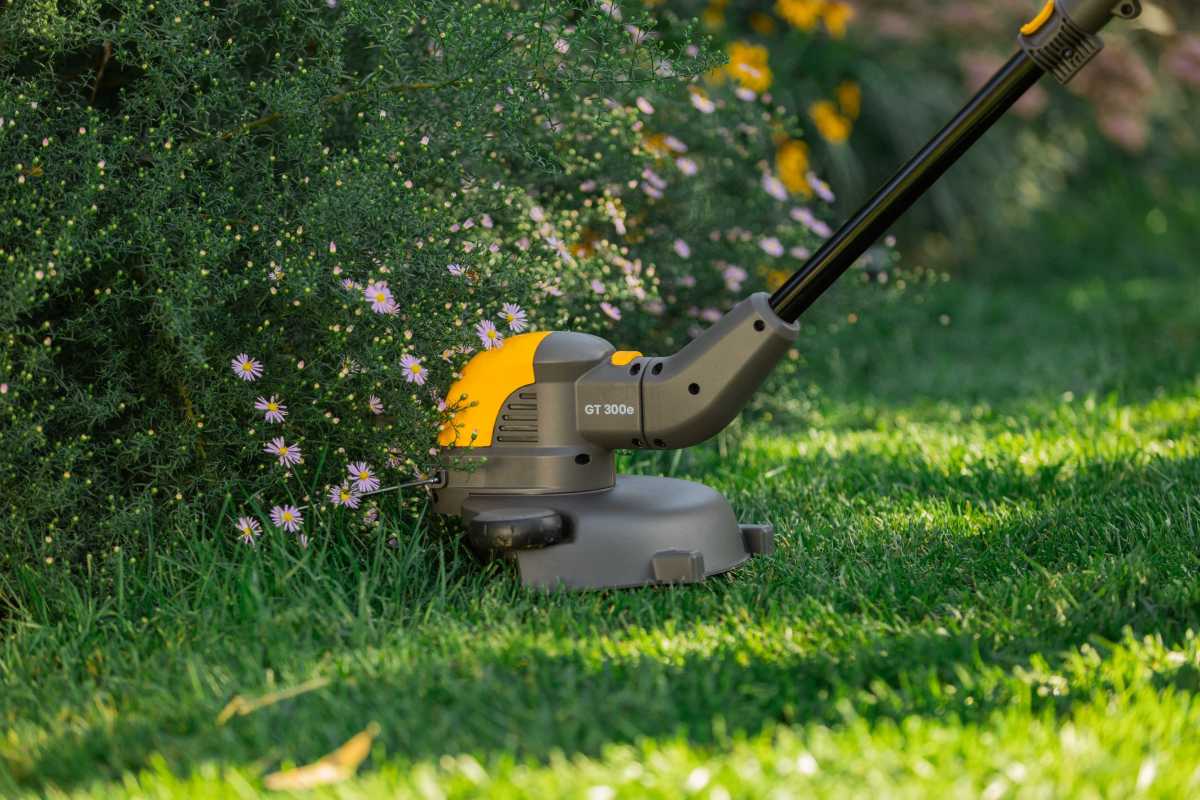 Cordless Gardening: easy-to-use and lightweight tools with charging ...